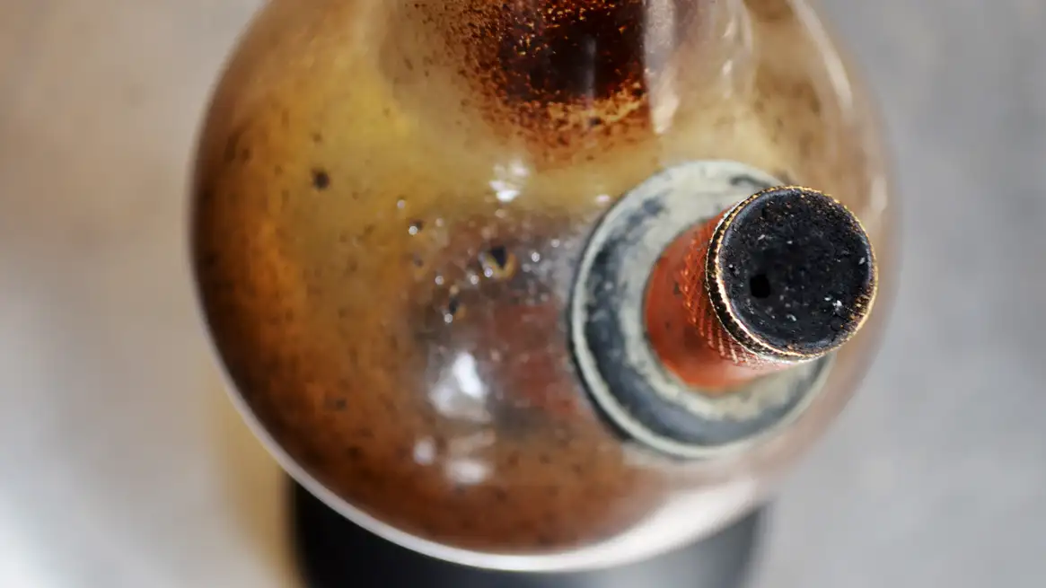 How to Clean Your Bong (And Other Smoking Devices) - O! highlights